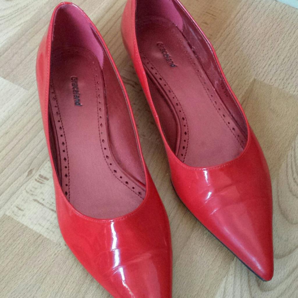 Rote Lack Schuhe in 51381 Leverkusen für € 3,00 zum Verkauf | Shpock AT