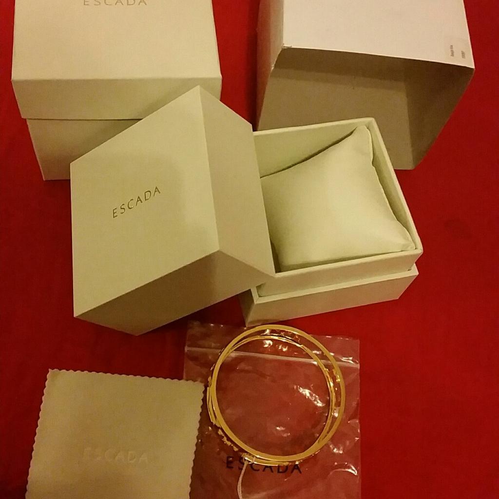 ESCADA ORIGINAL ARMREIF GOLD in 86179 Augsburg für 55,00 € zum Verkauf ...
