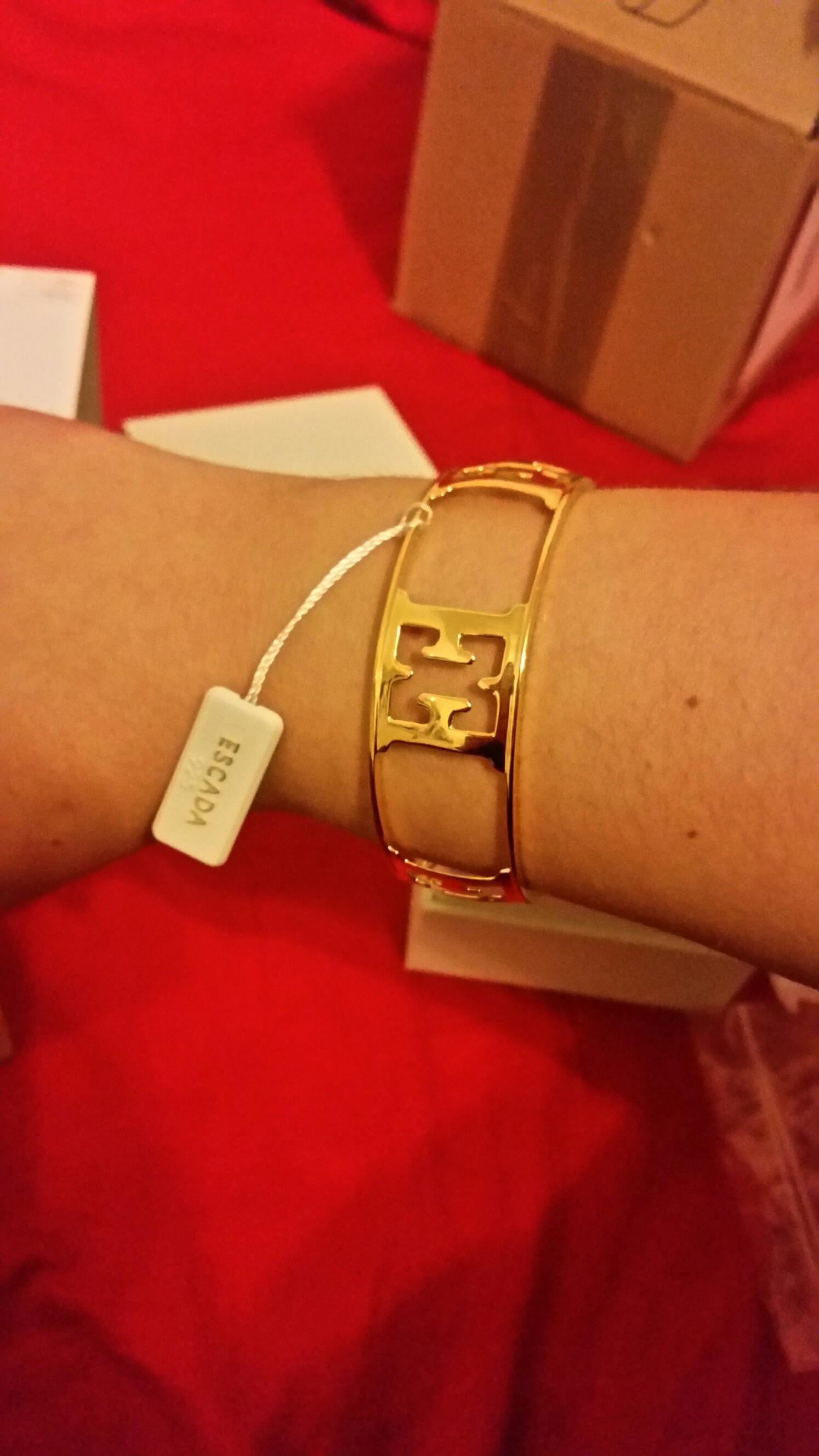 ESCADA ORIGINAL ARMREIF GOLD in 86179 Augsburg für 55,00 € zum Verkauf ...