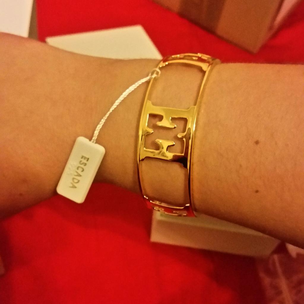 ESCADA ORIGINAL ARMREIF GOLD in 86179 Augsburg für 55,00 € zum Verkauf ...