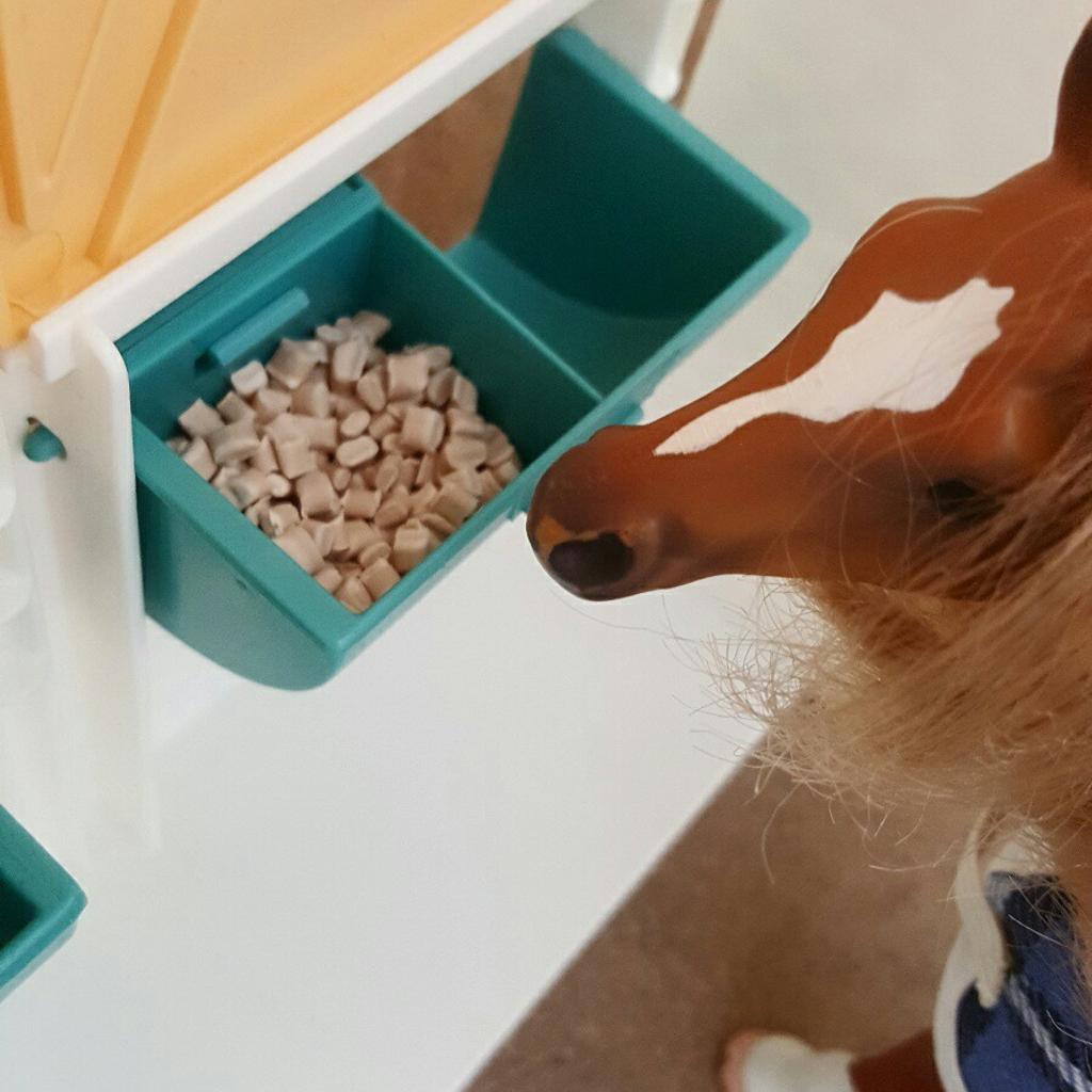 BARBIE Pferdestall / Stall / Reitstall in 1220 Wien für € 5,00 zum ...