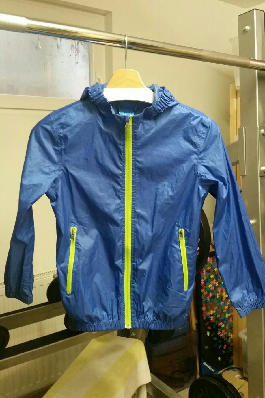 Dünne Regenjacke für Kinder in 1220 Wien für € 5,00 zum Verkauf | Shpock AT