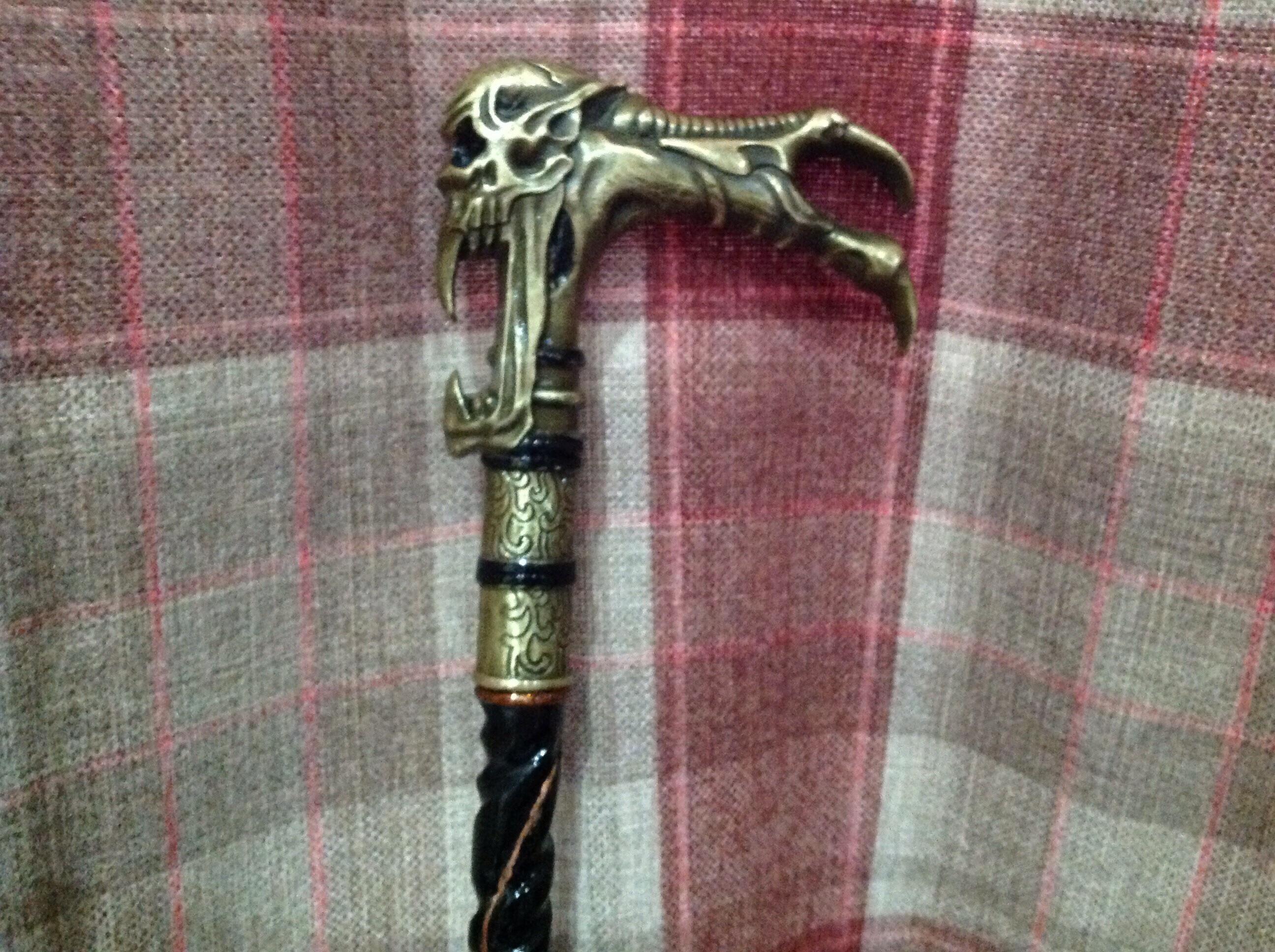 H.R. Giger inspired walking stick aliens in OL2 Royton für 75,00 £ zum ...