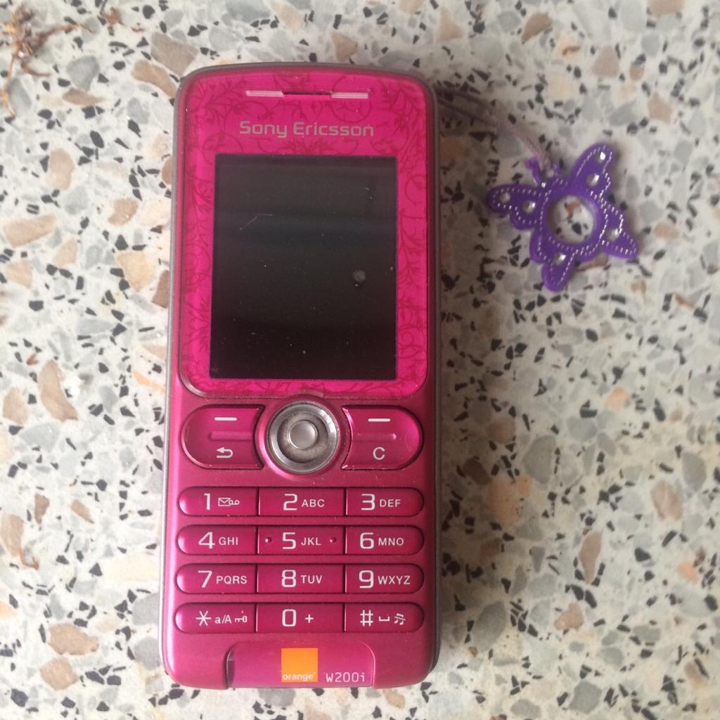 Sony Ericsson phone in pink in SW8 London für £ 6,00 zum Verkauf ...