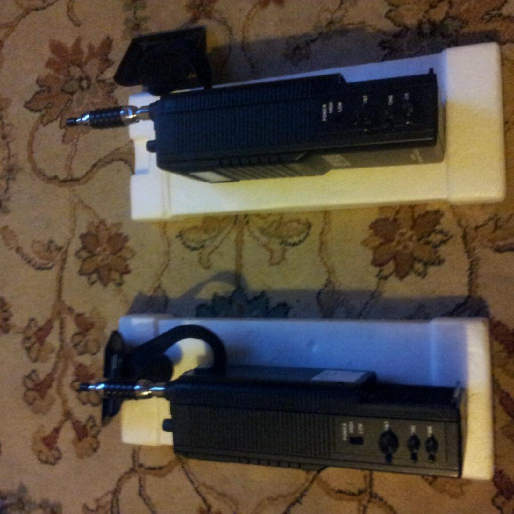 Two Realistic TRC-1010 Walkie-Talkies in OX18 Carterton für £ 45,00 zum ...