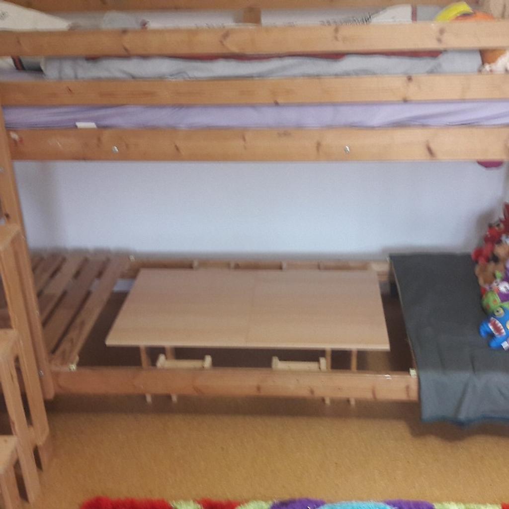 Hochbett / Stockbett mit Tisch und Bank in 3702 Niederrußbach für € 50 ...