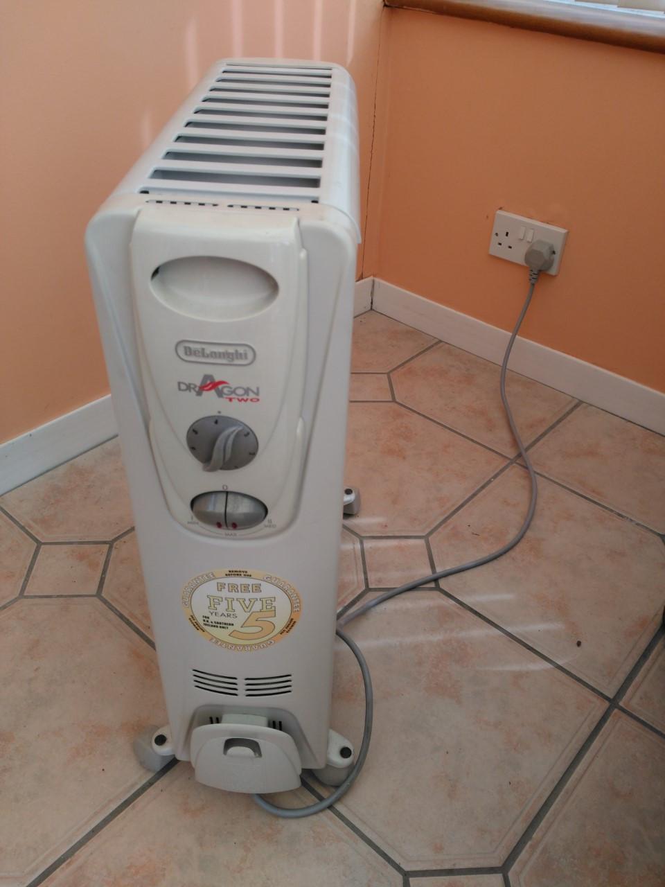 De Longhi Dragon 2 oil heater in SK14 Tameside für £ 15,00 zum Verkauf ...