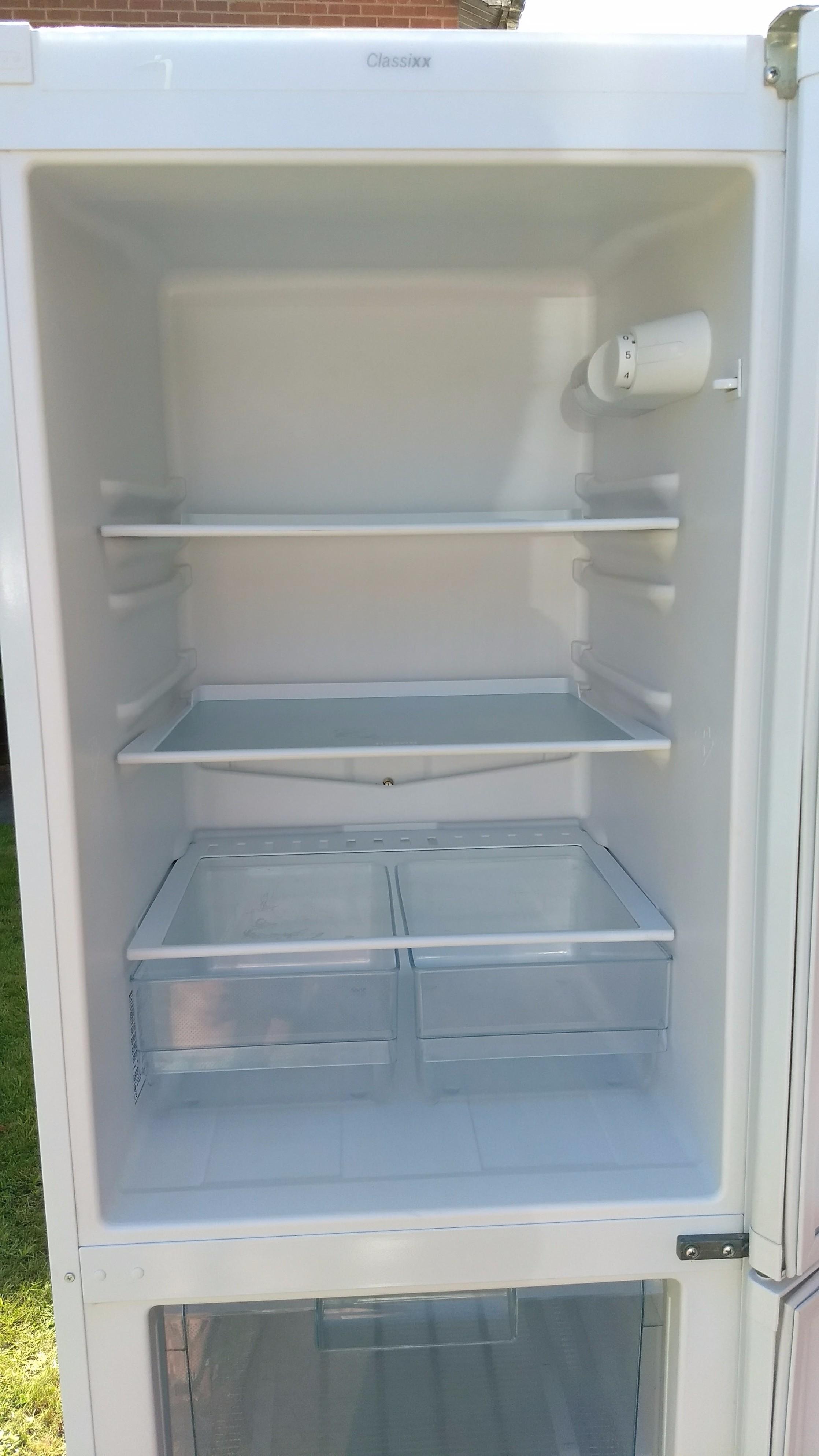 Fridge Freezer - Bosch Classixx in LE10 Hinckley für 60,00 £ zum ...