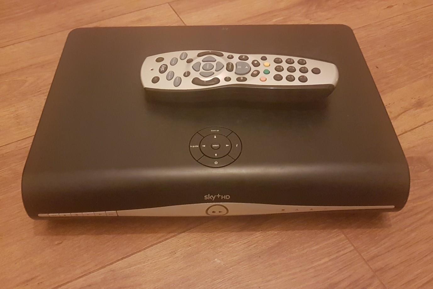 Sky plus HD box with original remote control in SL2 Slough für 15,00 ...