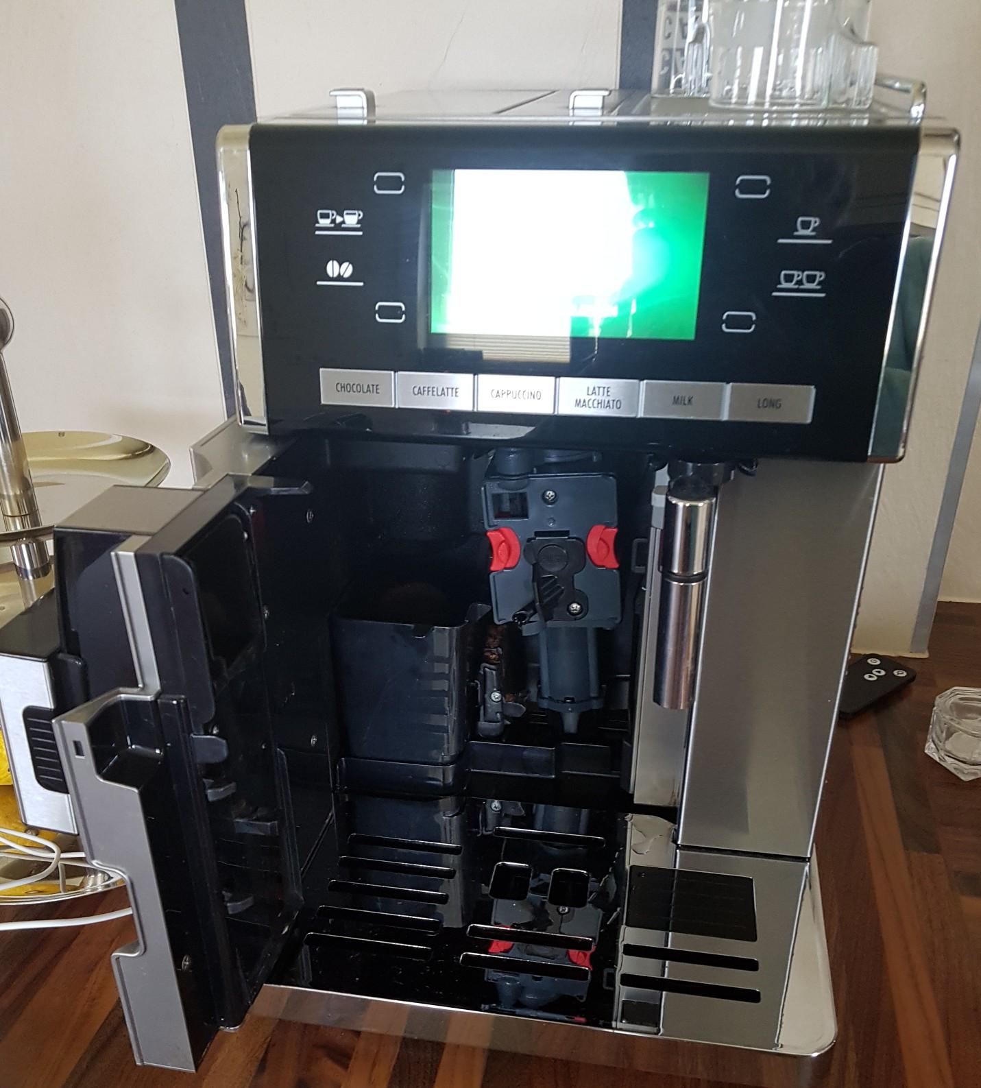 DeLonghi ESAM 6900 Prima Donna Exclusive in 5071 Himmelreich für 590,00 ...