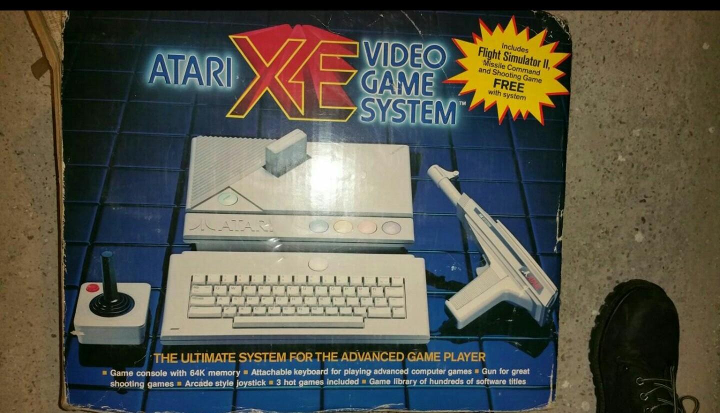 ATARI XE KONSOLE komplett mit 10 Spielen... in 1220 Wien für 250,00 ...