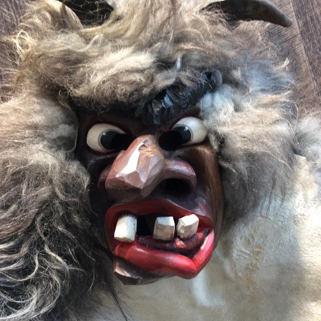 Perchtenmaske aus Holz in 6250 Kundl für € 200,00 zum Verkauf | Shpock AT
