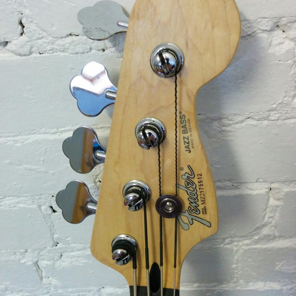Fender Standard Jazz Bass guitar in SM1 London für 200,00 £ zum Verkauf ...