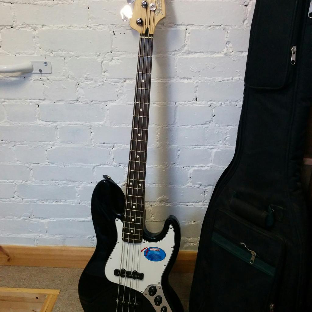 Fender Standard Jazz Bass guitar in SM1 London für 200,00 £ zum Verkauf ...