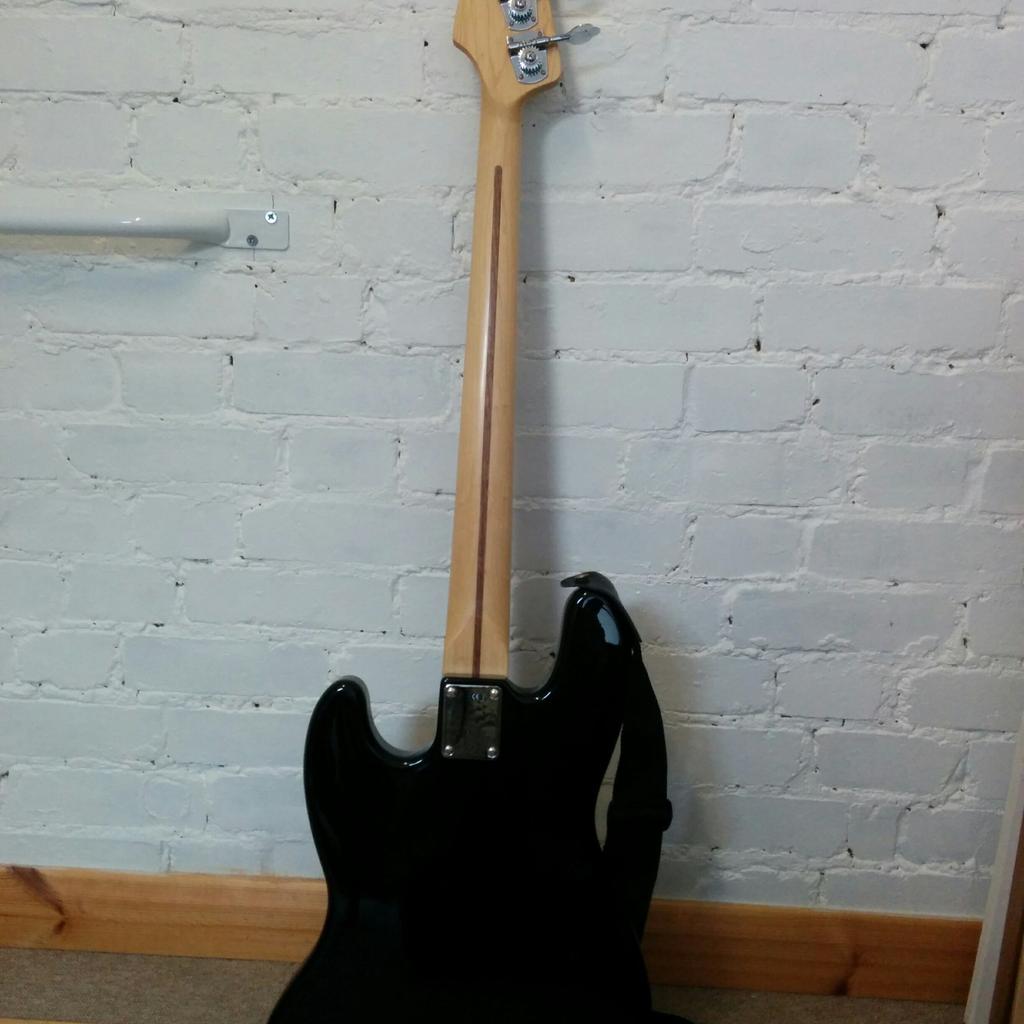 Fender Standard Jazz Bass guitar in SM1 London für 200,00 £ zum Verkauf ...