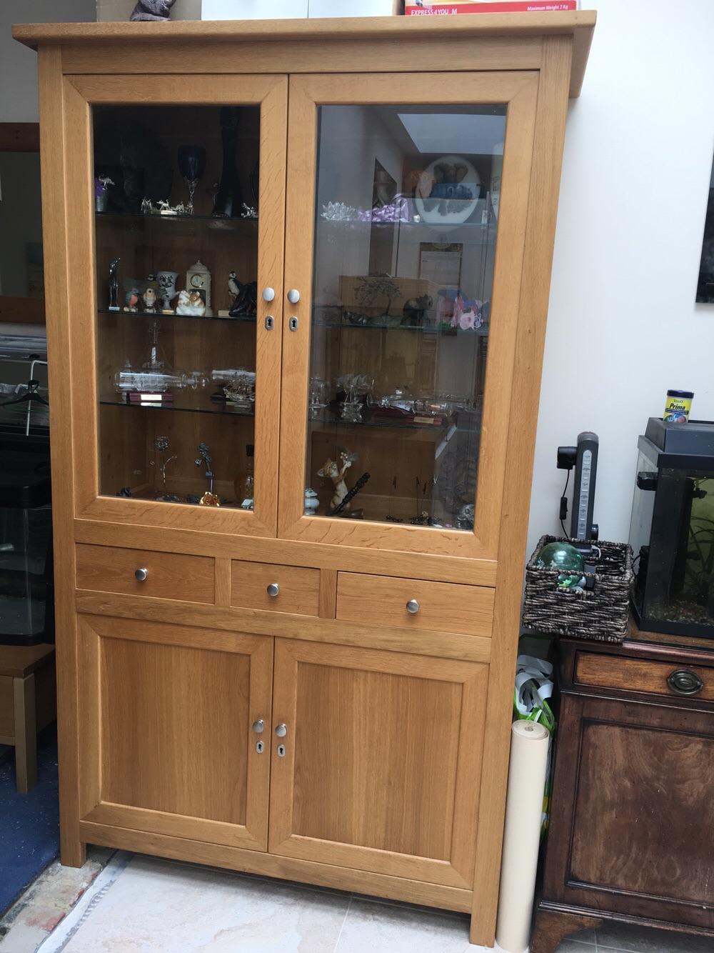 Solid oak and glass display cabinet in KT4 London für 150,00 £ zum ...
