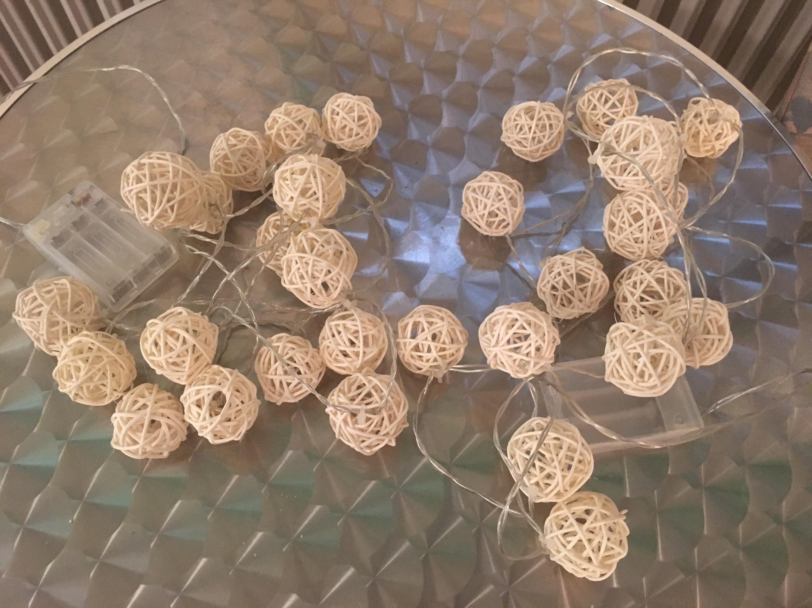 2 Deko Lichterketten in 70563 Stuttgart für € 8,00 zum Verkauf | Shpock AT