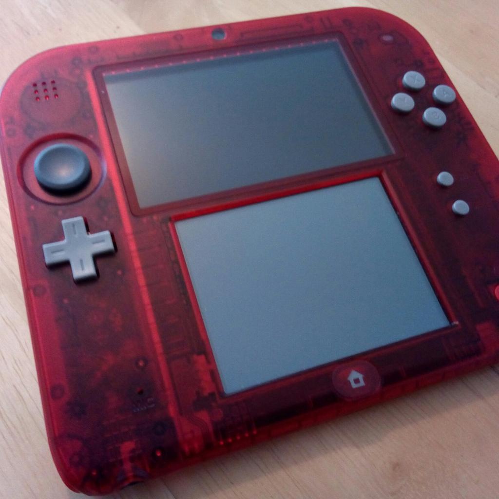 Limited Edition Red Nintendo 2DS & Game in DA8 Erith für £ 60,00 zum ...