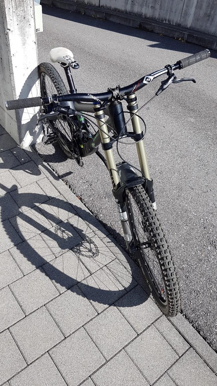 Custom Downhill Bike Banshee Legend MK II in 6800 Feldkirch für € 1.299 ...