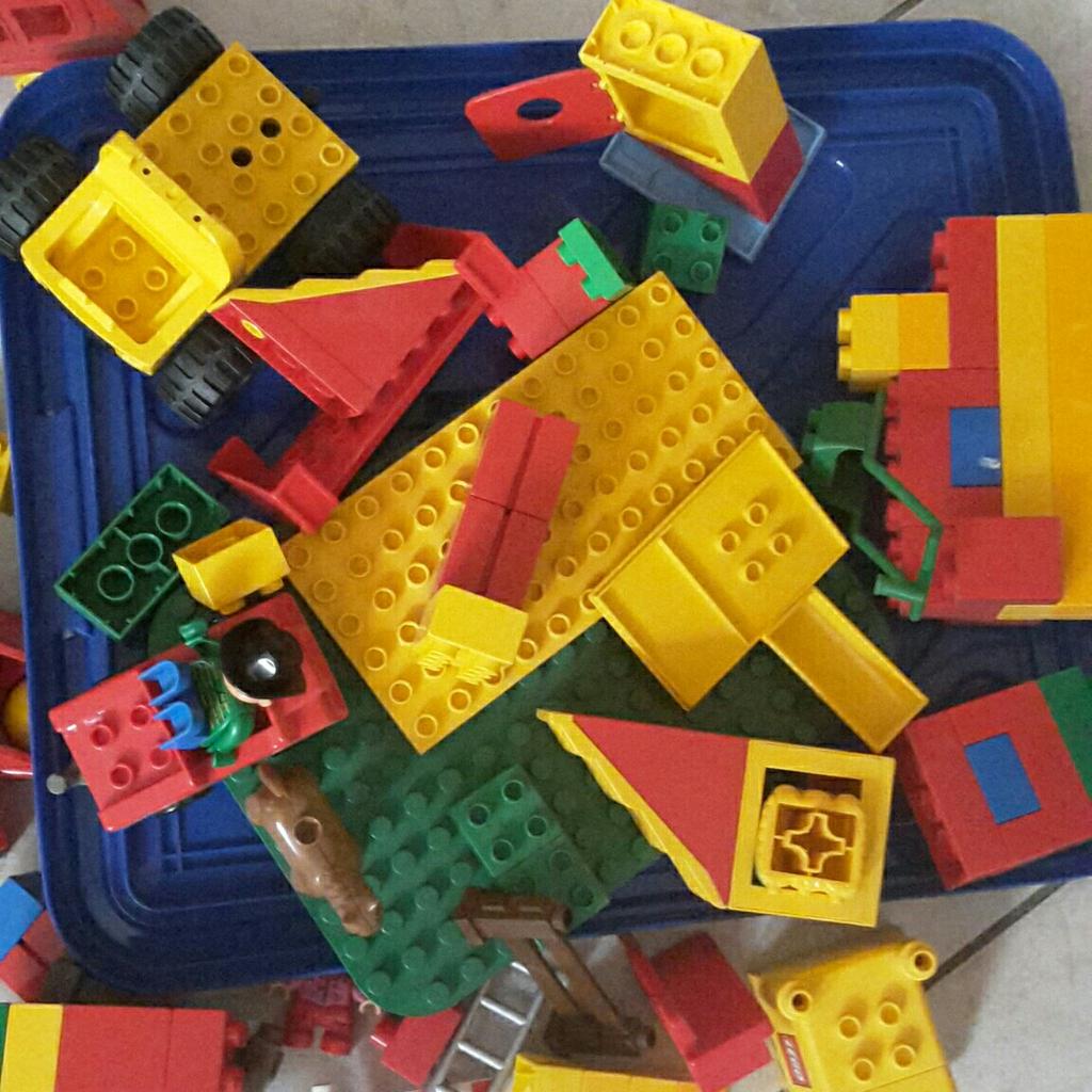 Lego Duplo (ganz viele Teile) in 81825 München für 15,00 € zum Verkauf ...