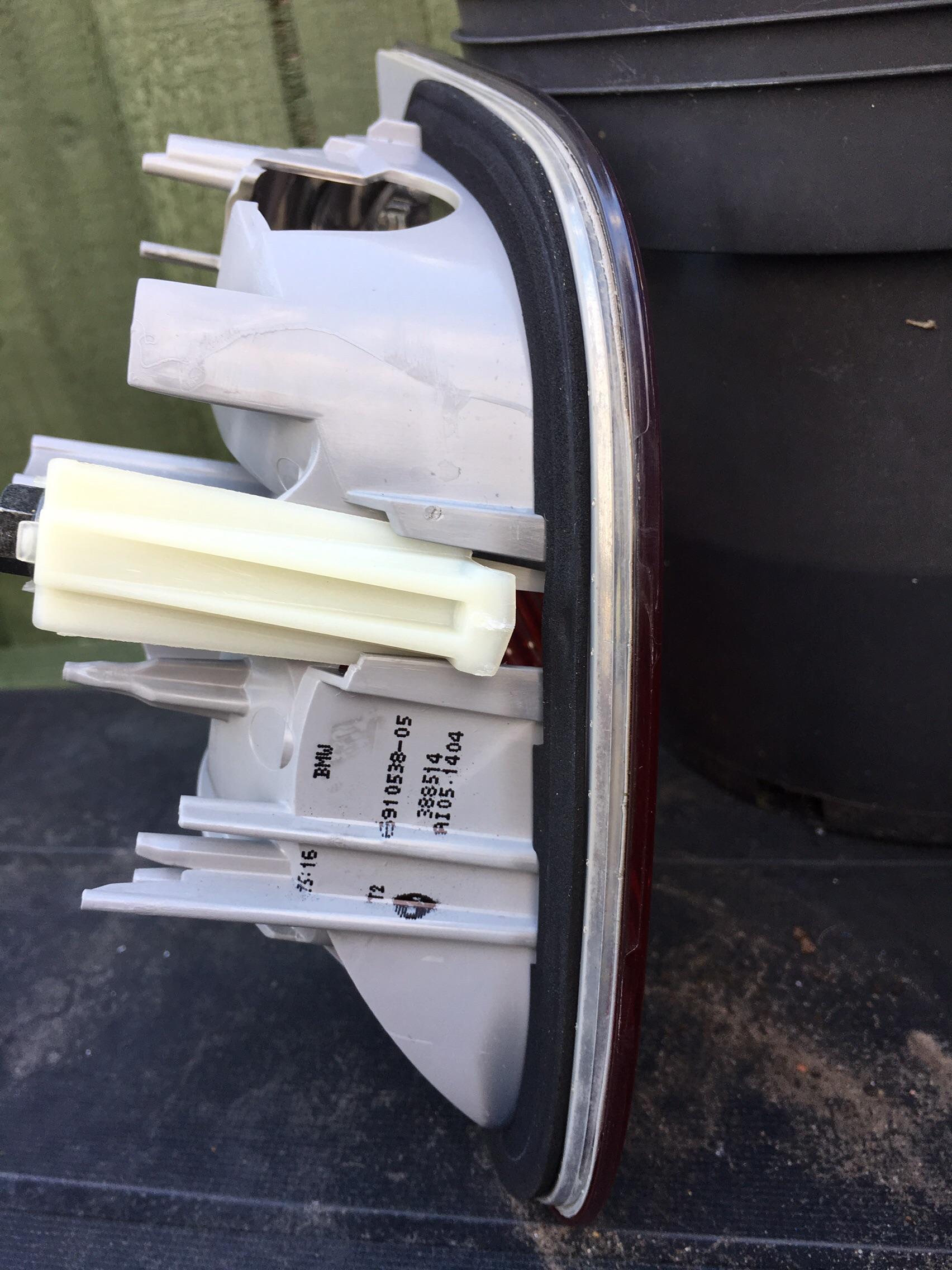 BMW Genuine E46 Tail light ( inner) in CR5 Coulsdon für £ 15,00 zum ...