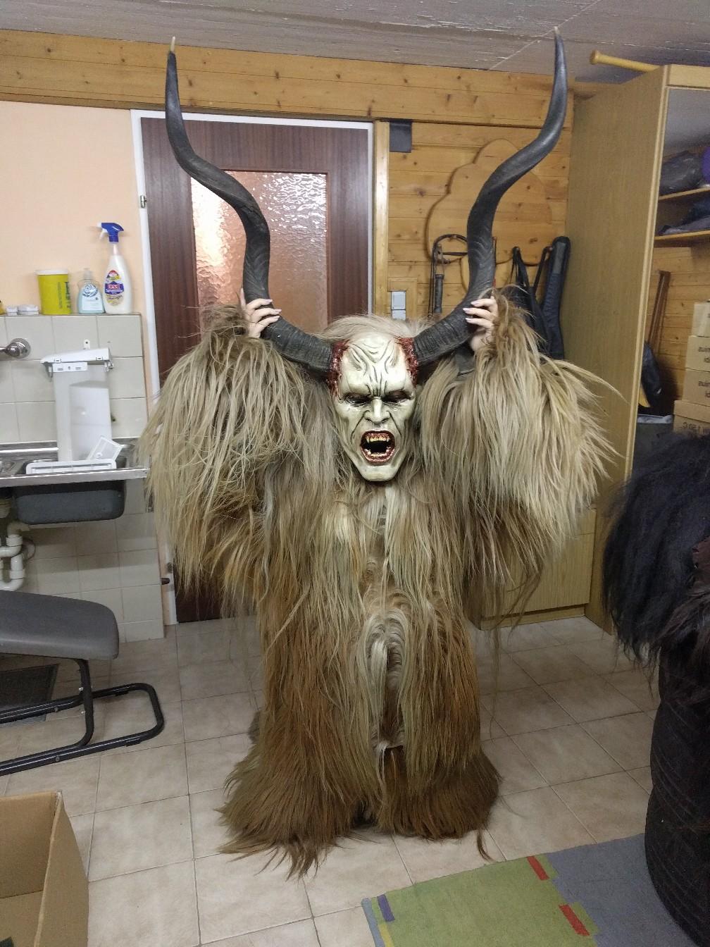 Krampusmaske, Perchtenmaske in 6403 Flaurling für 580,00 € zum Verkauf ...