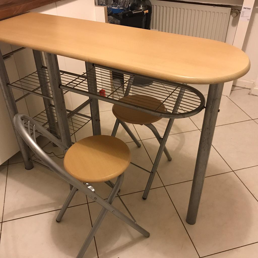 Bar Tisch mit 2 Stühle in 60318 Frankfurt am Main für € 30,00 zum ...