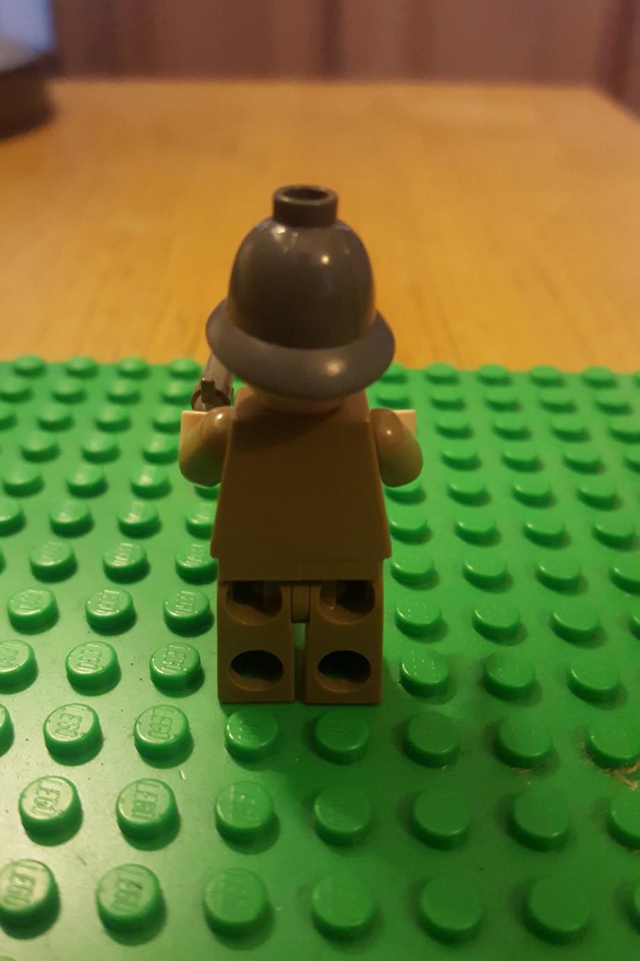 Genuine safari guy lego figure in KT9 Chessington für £ 1,50 zum ...