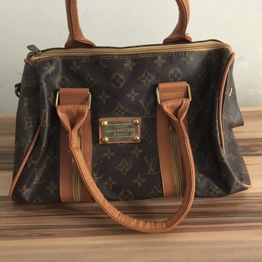 Taschen in 1070 Wien für 5,00 € zum Verkauf | Shpock DE