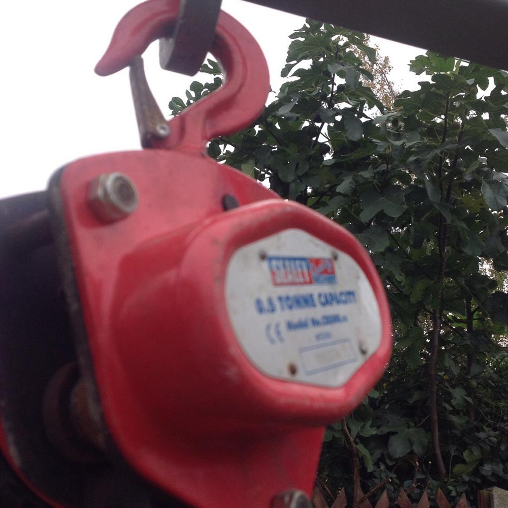 Engine hoist A frame crane block n tackle 0.5 in Basildon für 65,00 ...