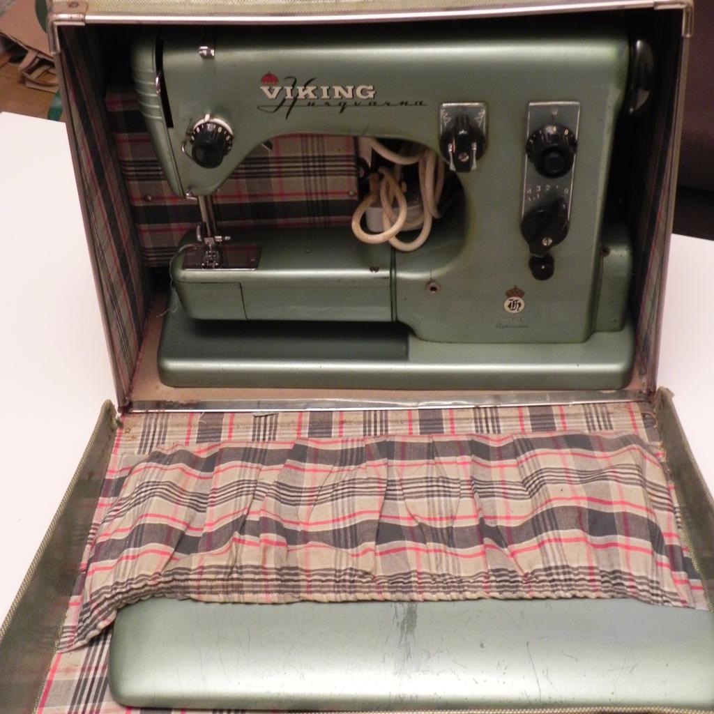 1950s VIKING HUSQVARNA Cl 21A Sewing Machine in E10 London für 60,00 ...