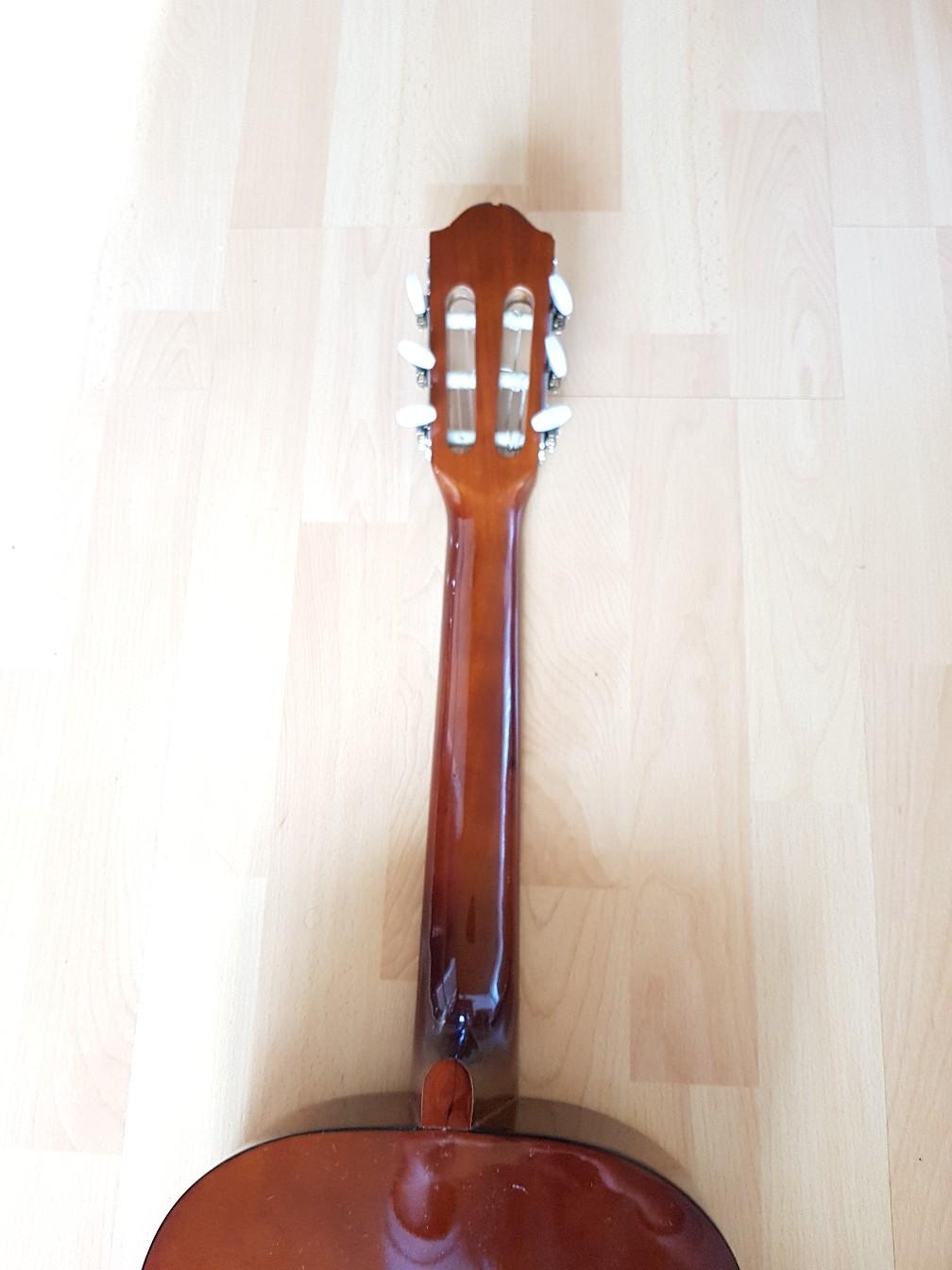 Golden Ton Gitarre mit Lehrbuch in 90441 Nürnberg für 29,00 € zum ...