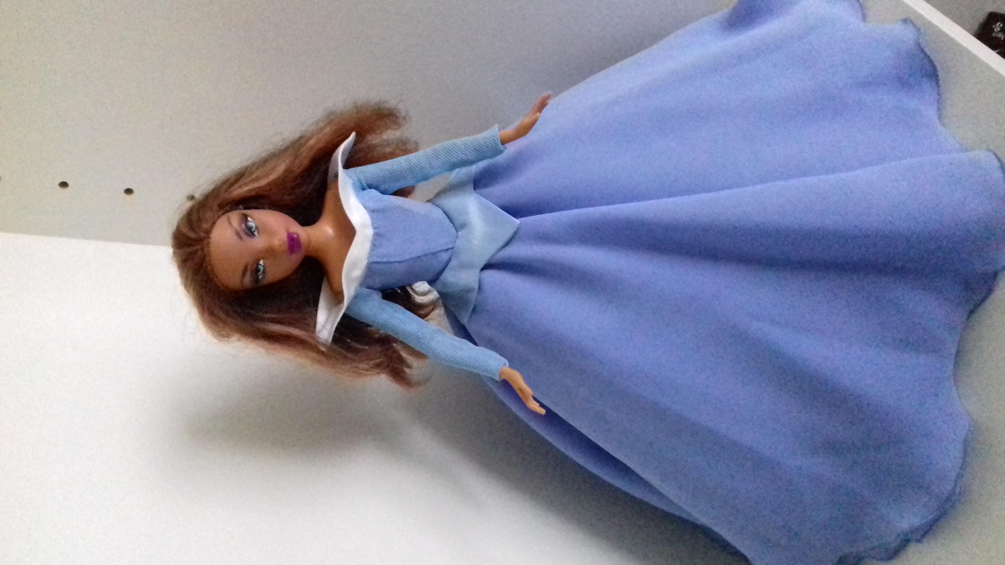 Aurora`s Kleid Replika für Barbie Handarbeit in 21079 Hamburg for €20. ...