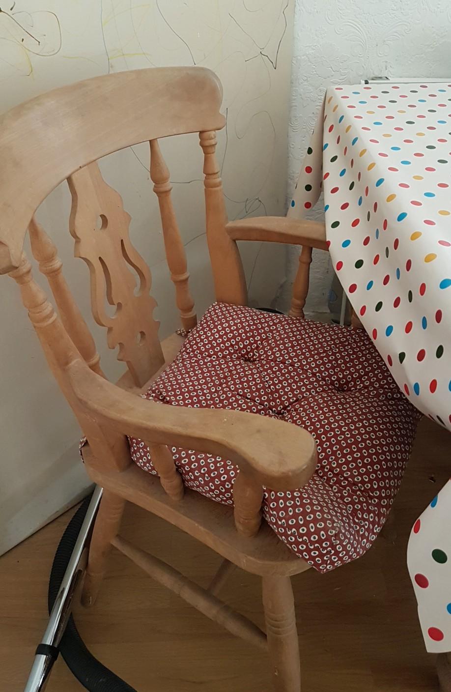 Soild wood farmhouse dining table and chairs in DA8 Erith für £ 100,00 ...
