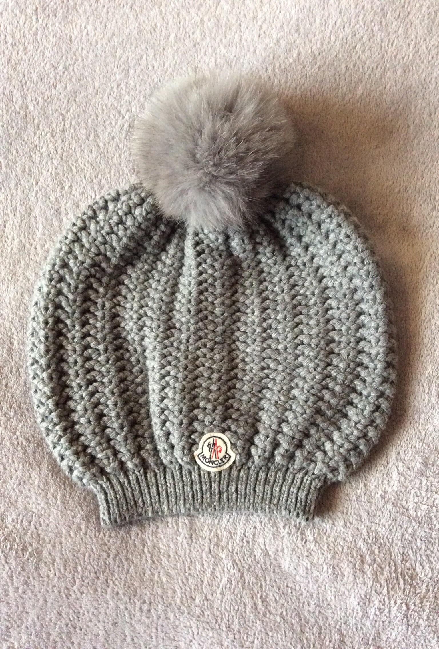 Moncler Mütze mit Echtfellbommel in 5700 Zell am See für 210,00 € zum ...