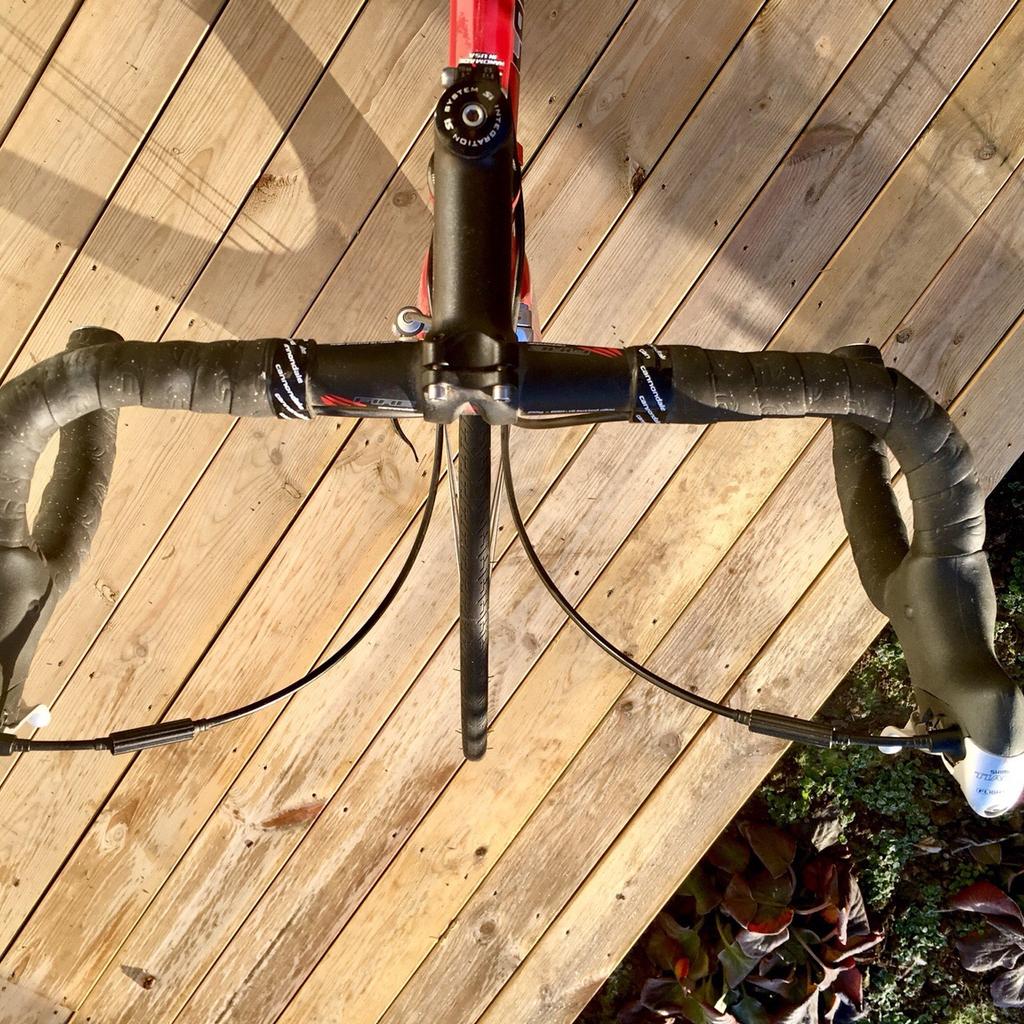 Cannondale R500 racing red road bike in CO4 Colchester für 250,00 £ zum ...