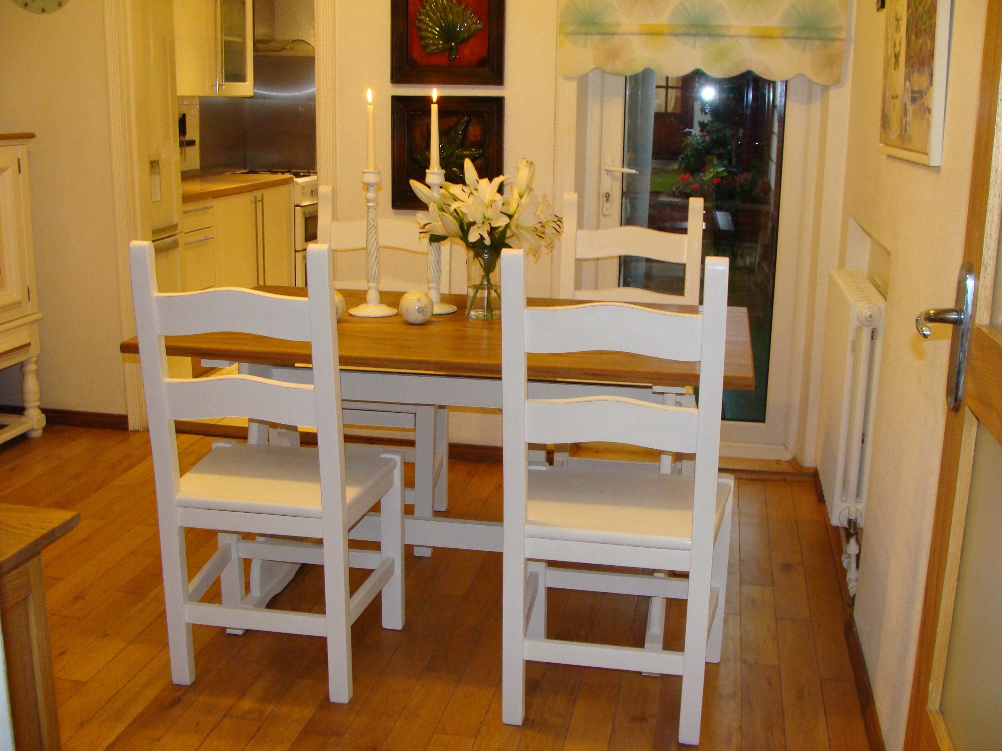 DINING TABLE , 4 CHAIRS AND BENCH in ME7 Gillingham für 250,00 £ zum ...