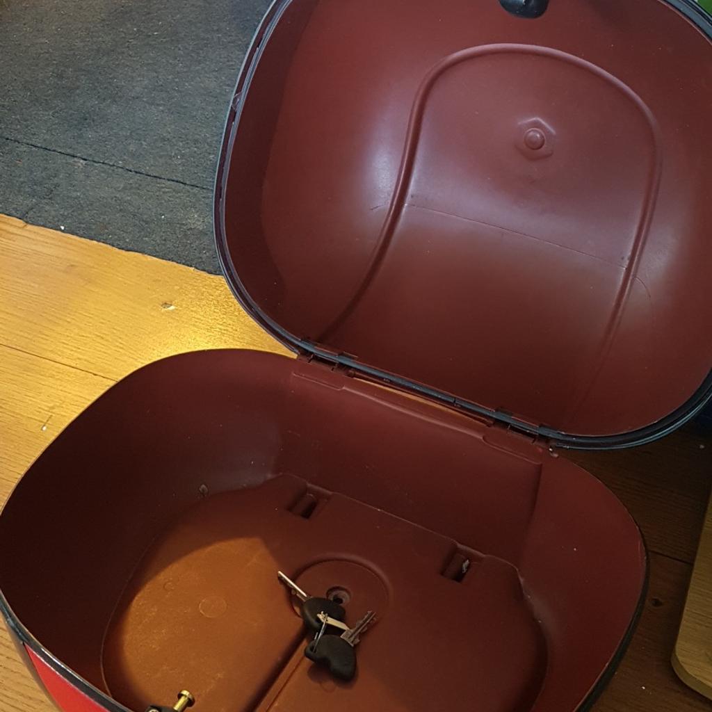 Vespa back box in SW11 Wandsworth für £ 30,00 zum Verkauf | Shpock AT