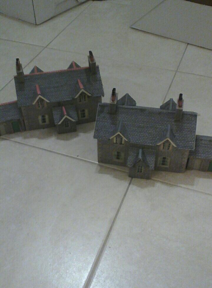 Model railway /village buildings in DA8 Erith für £ 5,00 zum Verkauf ...