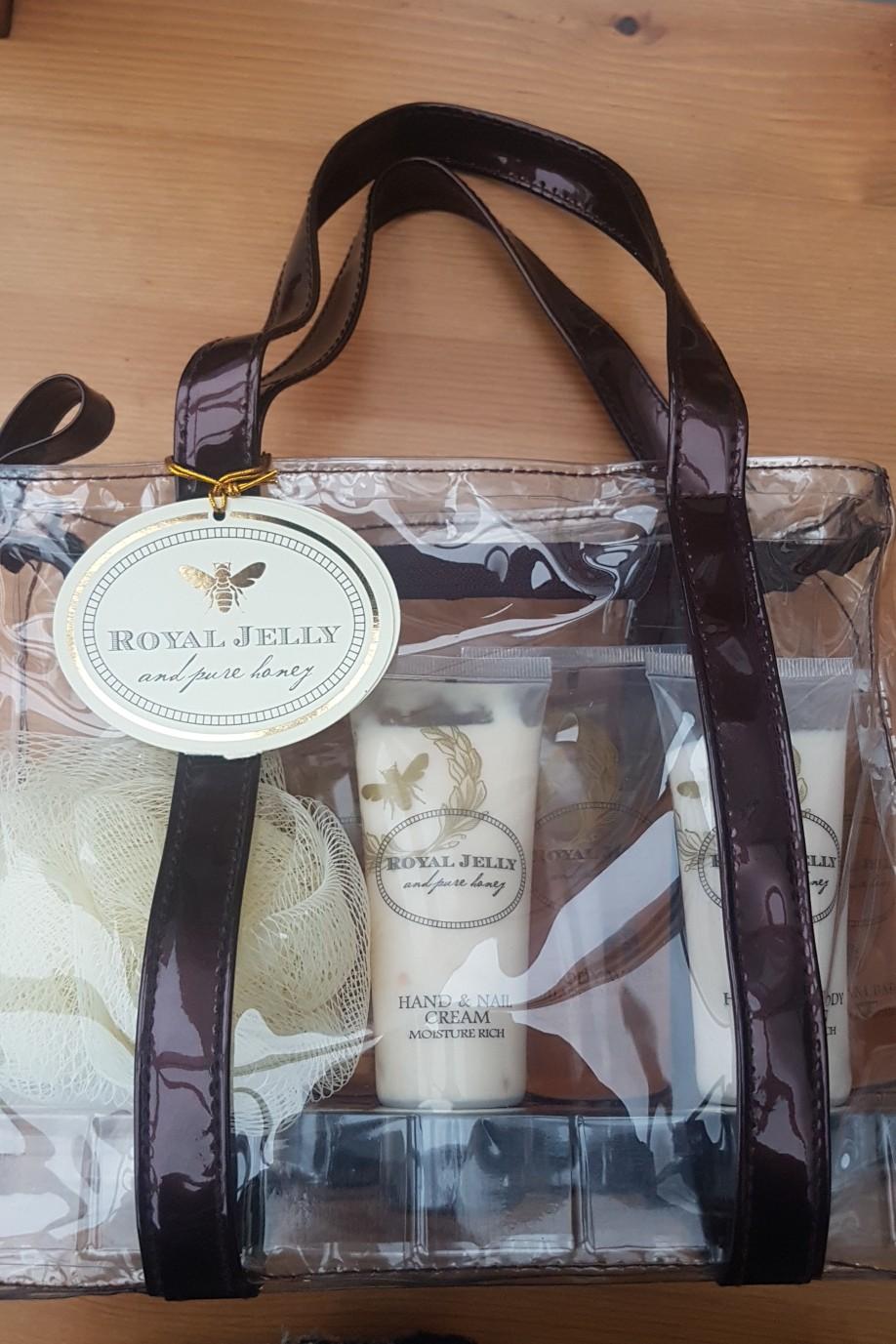 Royal jelly wash set in HA5 Pinner für 5,00 £ zum Verkauf | Shpock DE