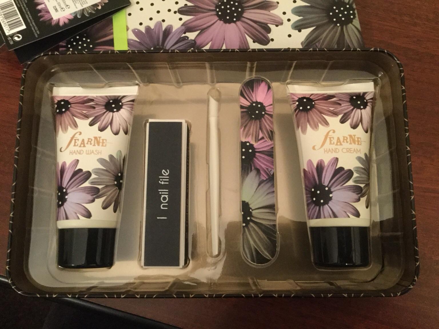 Christmas idea. Fearne Hand Saviour gift box in B66 Sandwell für 10,00 ...