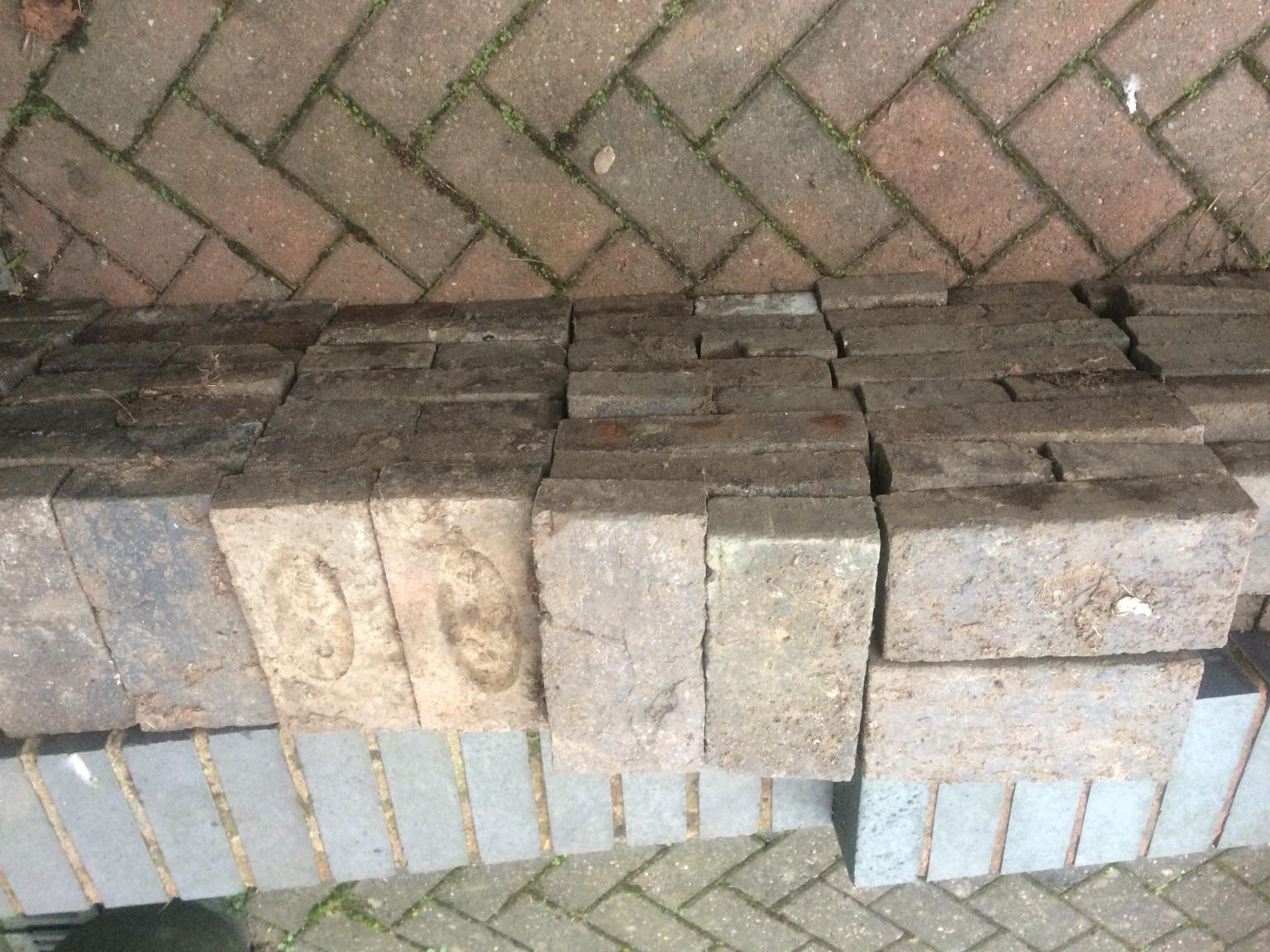 100 reclaimed Staffordshire blue bricks in B28 Birmingham für 100,00 ...