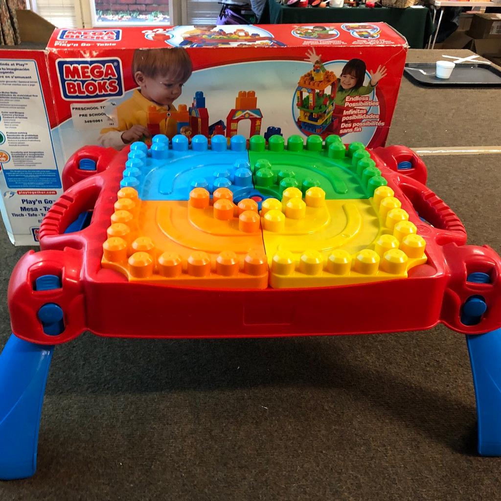 MEGA BLOKS table and blocks in WV3 Wolverhampton für 10,00 £ zum ...