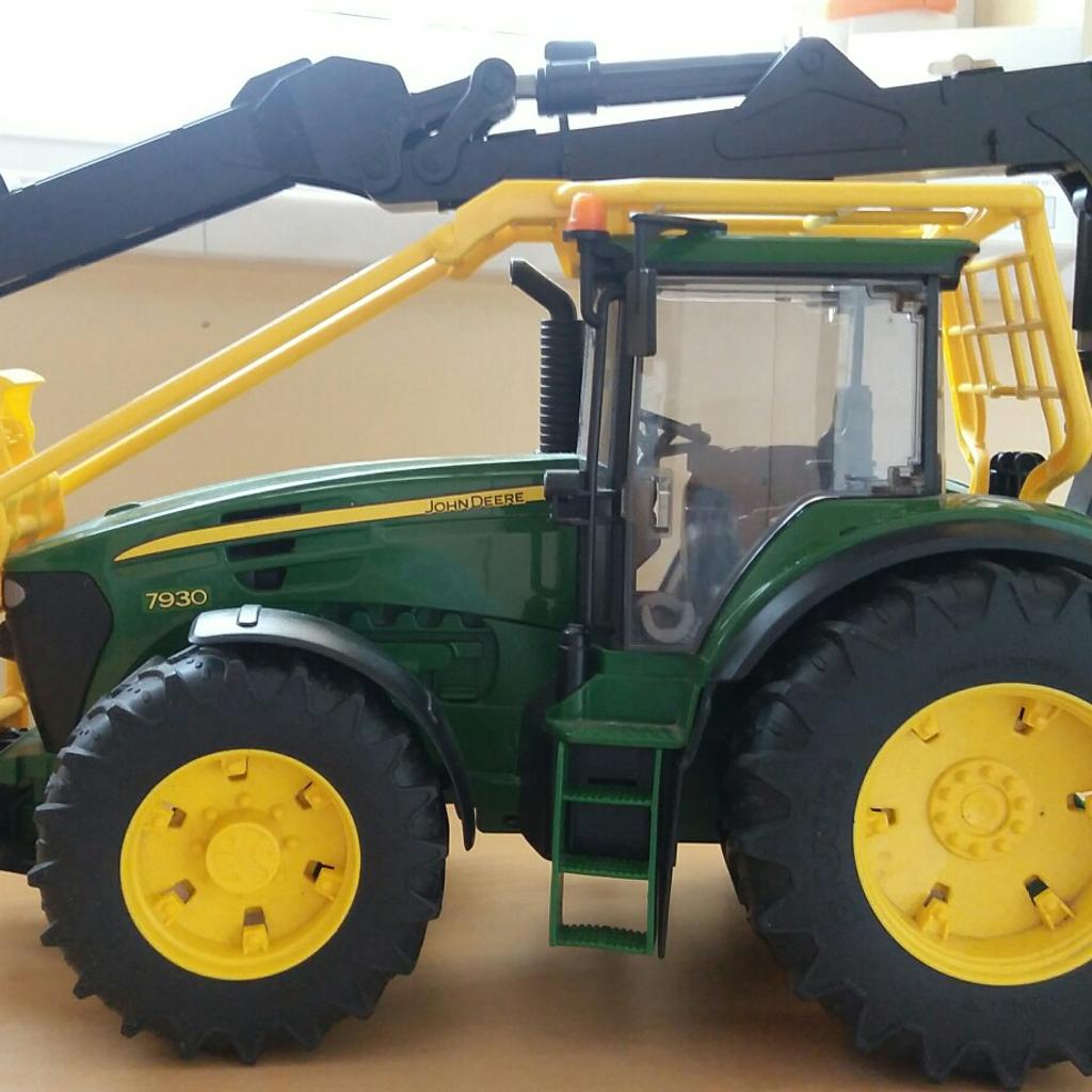 Bruder John Deere Forsttraktor mit Greifer in 91093 Heßdorf für € 14,00 ...