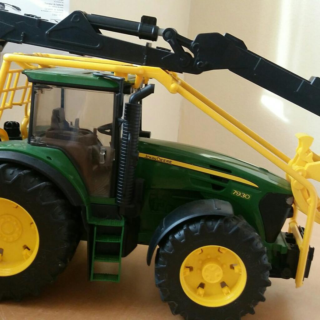 Bruder John Deere Forsttraktor mit Greifer in 91093 Heßdorf für € 14,00 ...