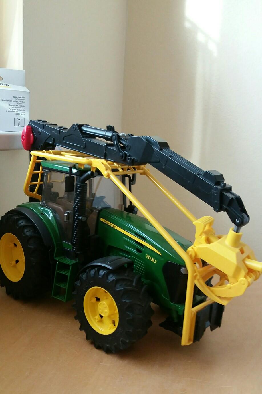 Bruder John Deere Forsttraktor mit Greifer in 91093 Heßdorf for €14.00 ...