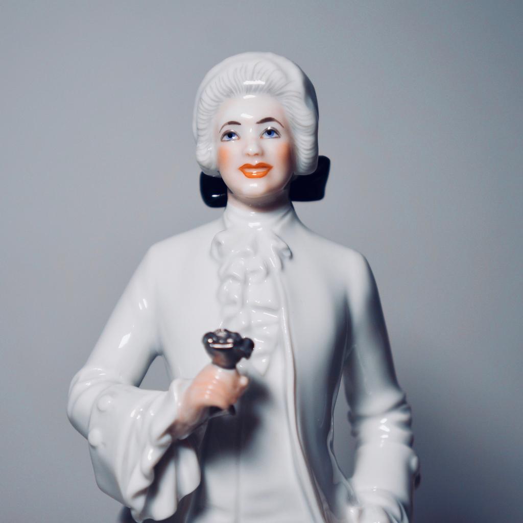 Art Déco Augarten Porzellan Rosenkavalier in 1190 Wien für € 189,00 zum ...