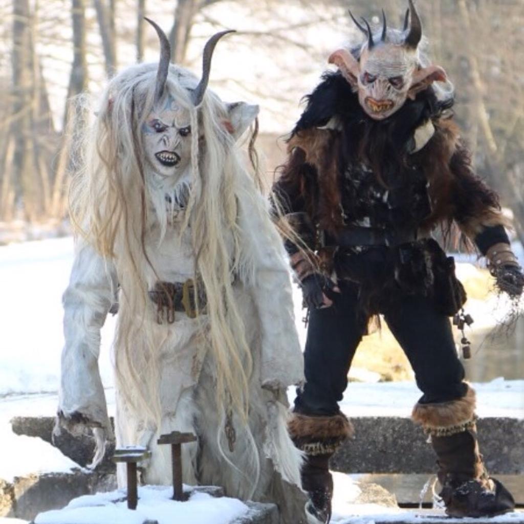 perchtenmaske /fell krampus frau in 5233 Pischelsdorf am Engelbach für ...