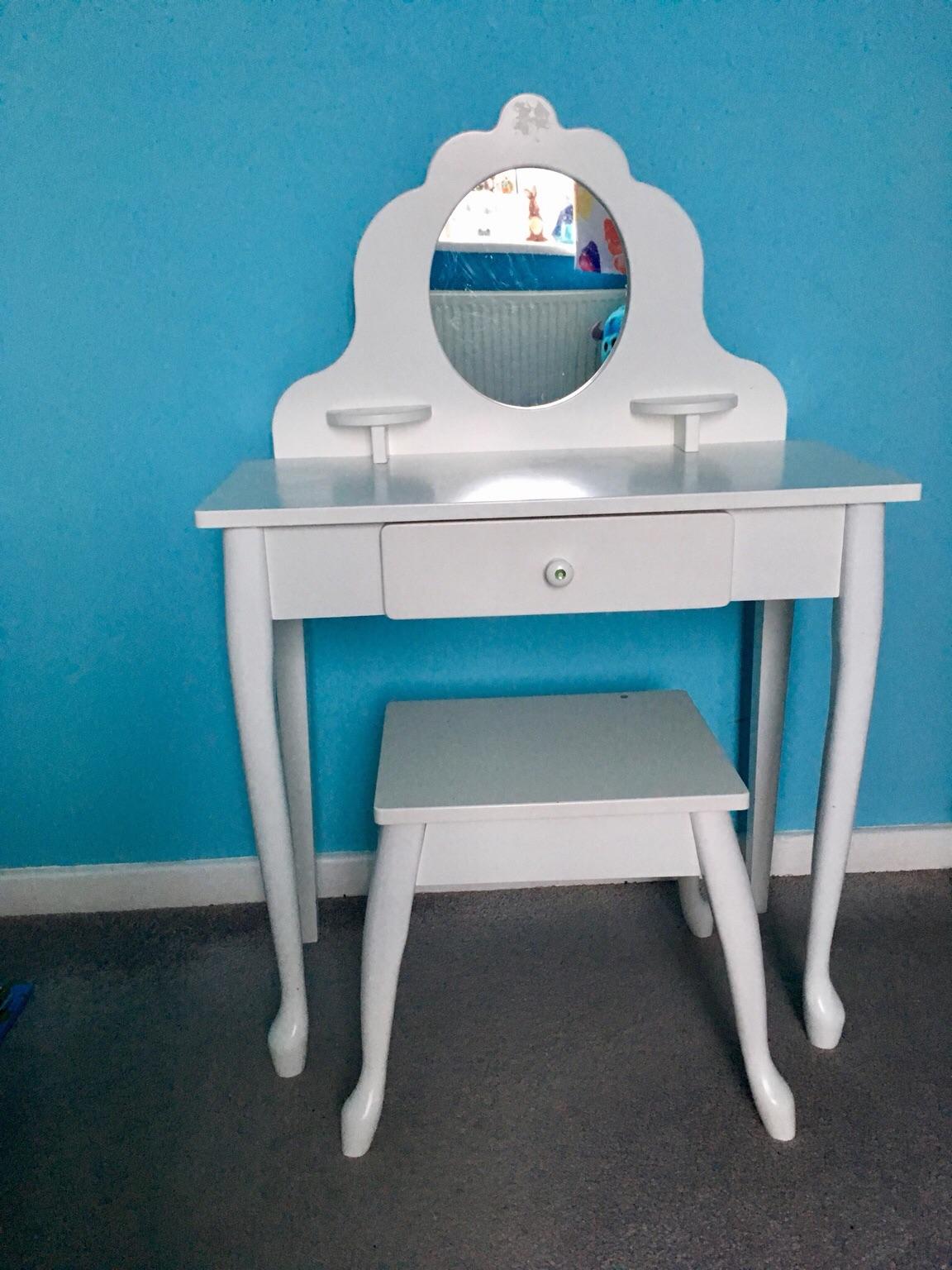 Girls dressing table in DY8 Dudley für £ 30,00 zum Verkauf | Shpock AT