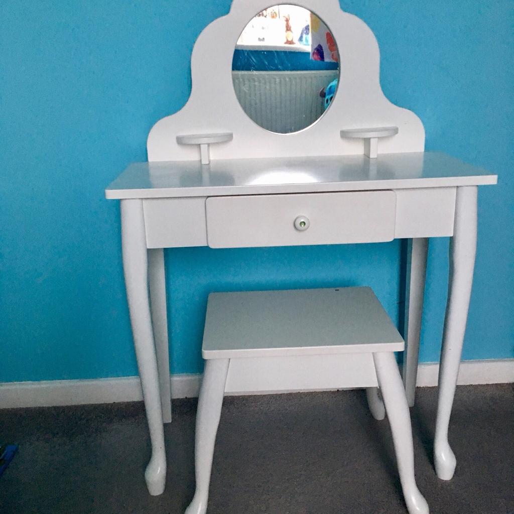 Girls dressing table in DY8 Dudley für £ 30,00 zum Verkauf | Shpock AT